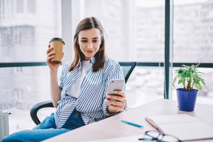 Why Texting A Guy First Is Really No Big Deal - Bolde